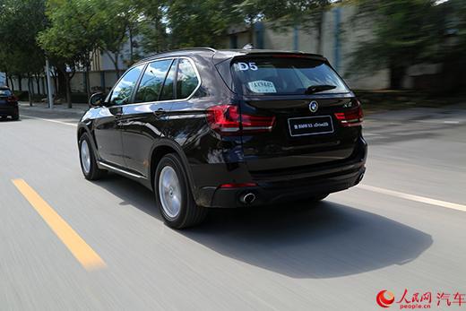 拒绝性能溢出 试驾宝马X5/X6 2.0T-中新网